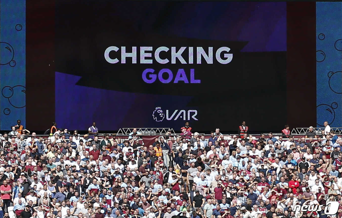 VAR 도입 EPL, 첫 'VAR 무효골' 주인공은 제주스