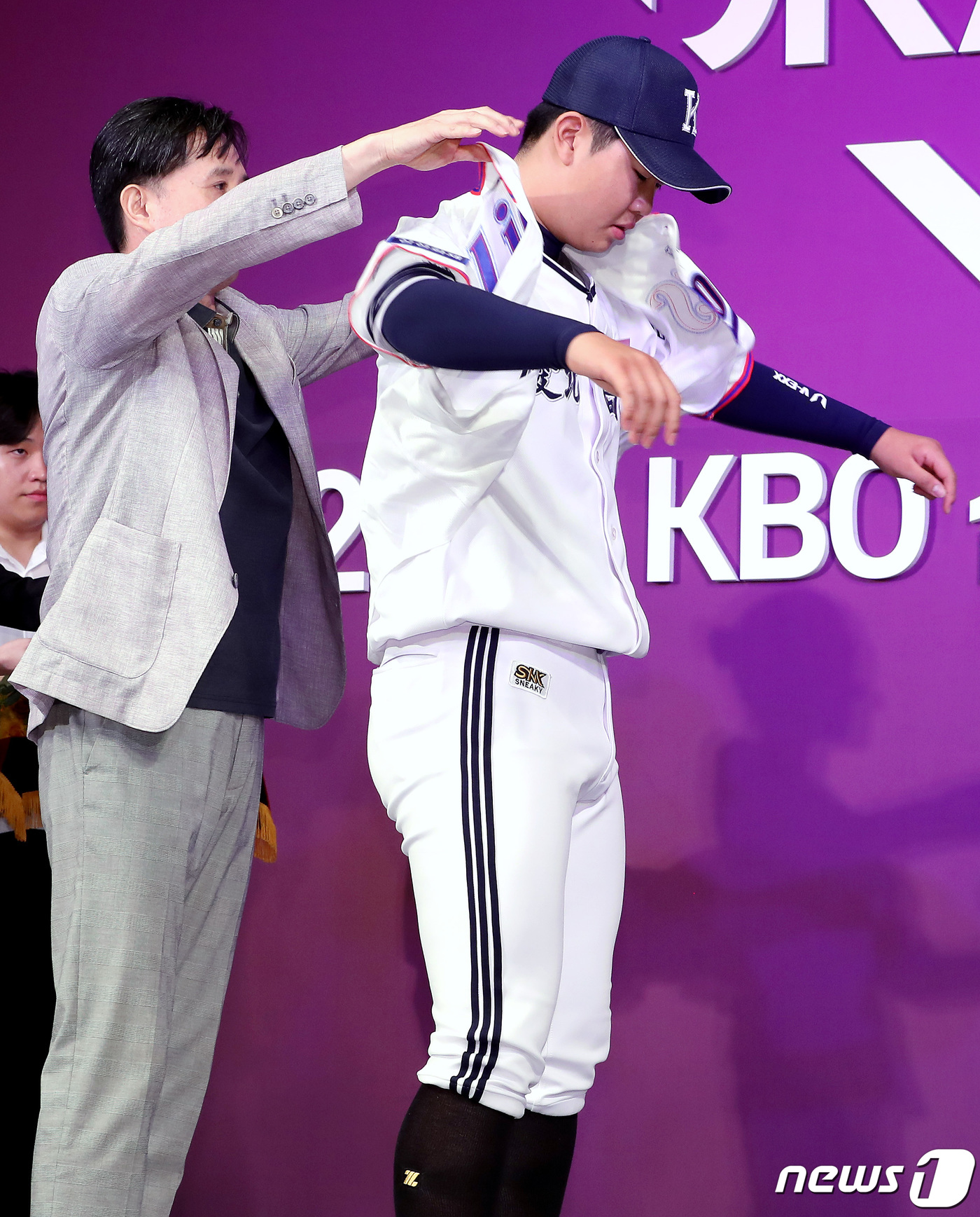 삼성 유니폼 입는 황동재