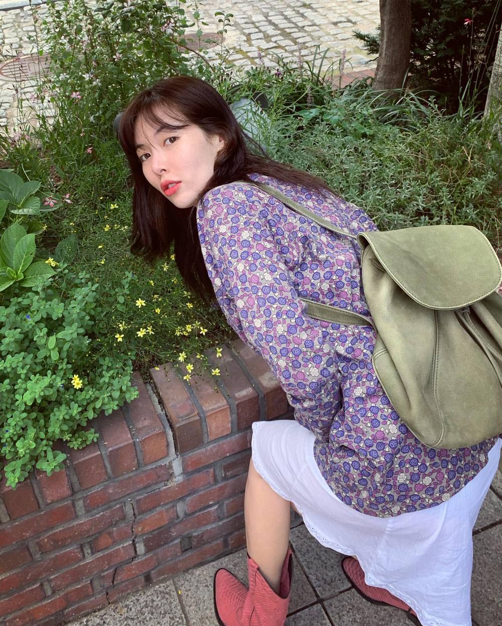 Hyuna , Overlyp Erased Blue Sun Recent 'It's Beautiful Than Flowers'