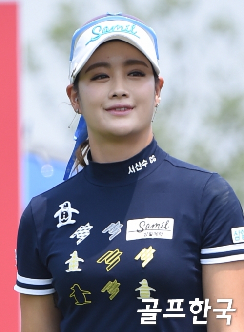 선두권 박결 "2년만의 샷이글 기뻐요~" [KLPGA 이데일리 레이디스오픈]