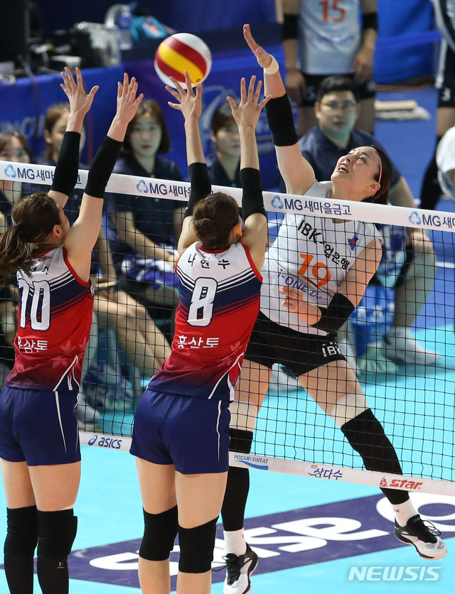KGC인삼공사·흥국생명, 배구 컵대회 준결승행(종합)