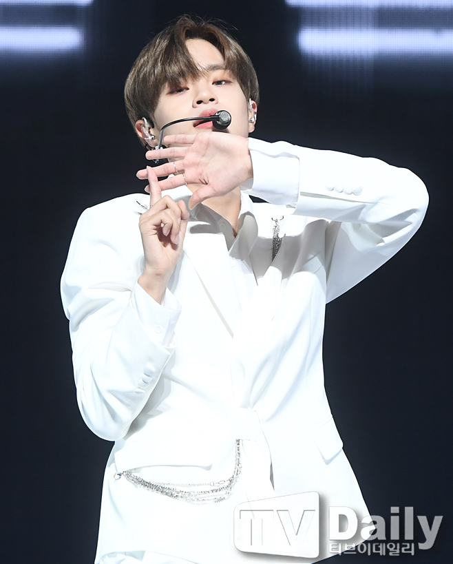 [TD포토] AB6IX 이대휘 '섹시미 장착'