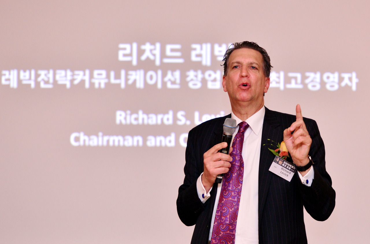 [KH Biz Forum] Companies need to focus more on masses in hyperdemocracy ...