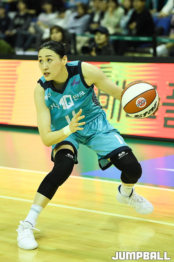 [JB포토] KEB 강이슬 '민첩하게 스텝백'