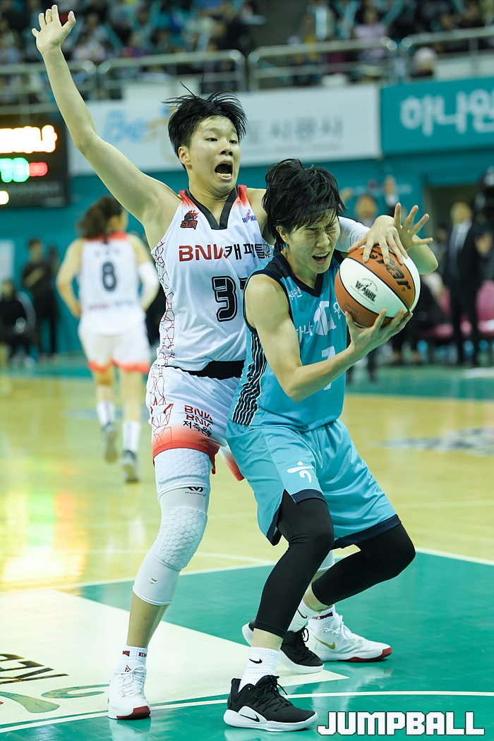 [JB포토] BNK 진안 '밀착 수비'