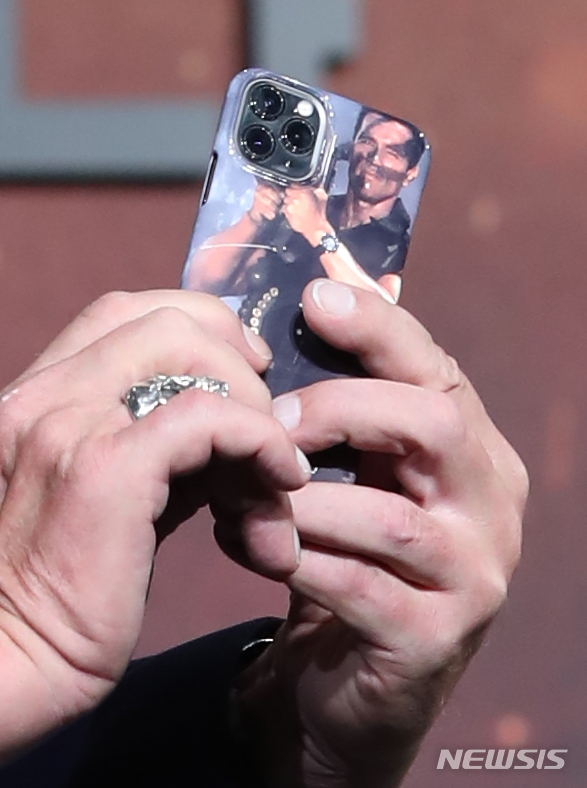 Arnold Schwarzenegger 'My Mobile phone Case Is My Photo'