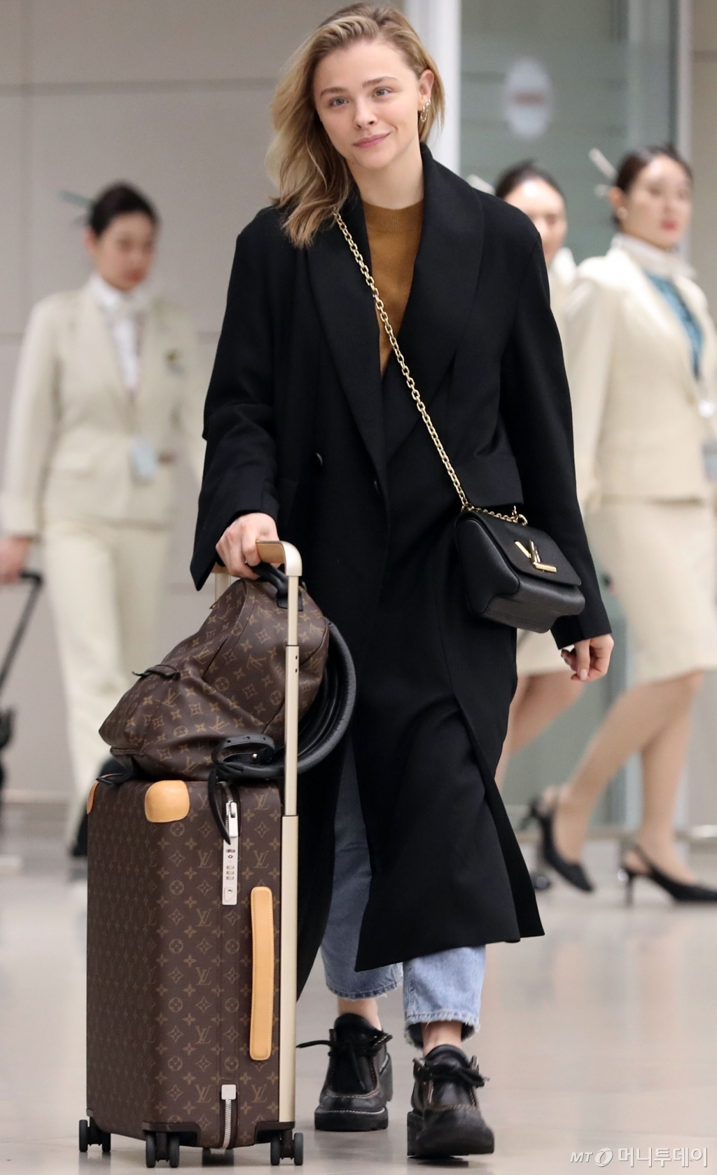 Chloe Moretz 'savvy Airport fashion