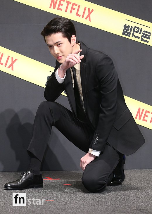 EXO Sehun 'observing with the eyes of hawks'