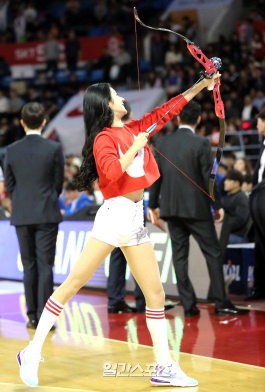 [포토]박기량,선물 갑니다