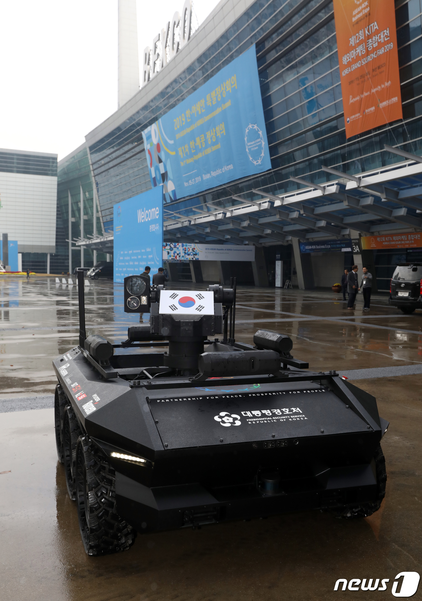 한-아세안 특별정상회의, 무인순찰차량 'HR-Sherpa'