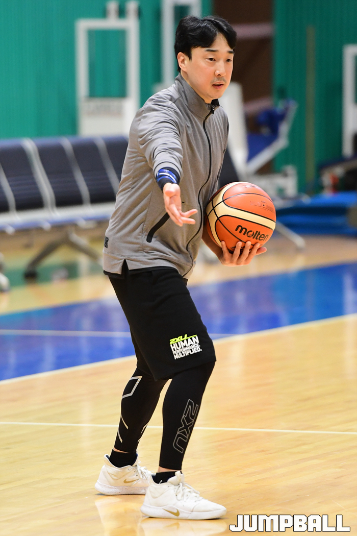 [KBL주말리그] 김현중 코치가 꿈나무들에게 강조한 부분, '플로트 스텝'