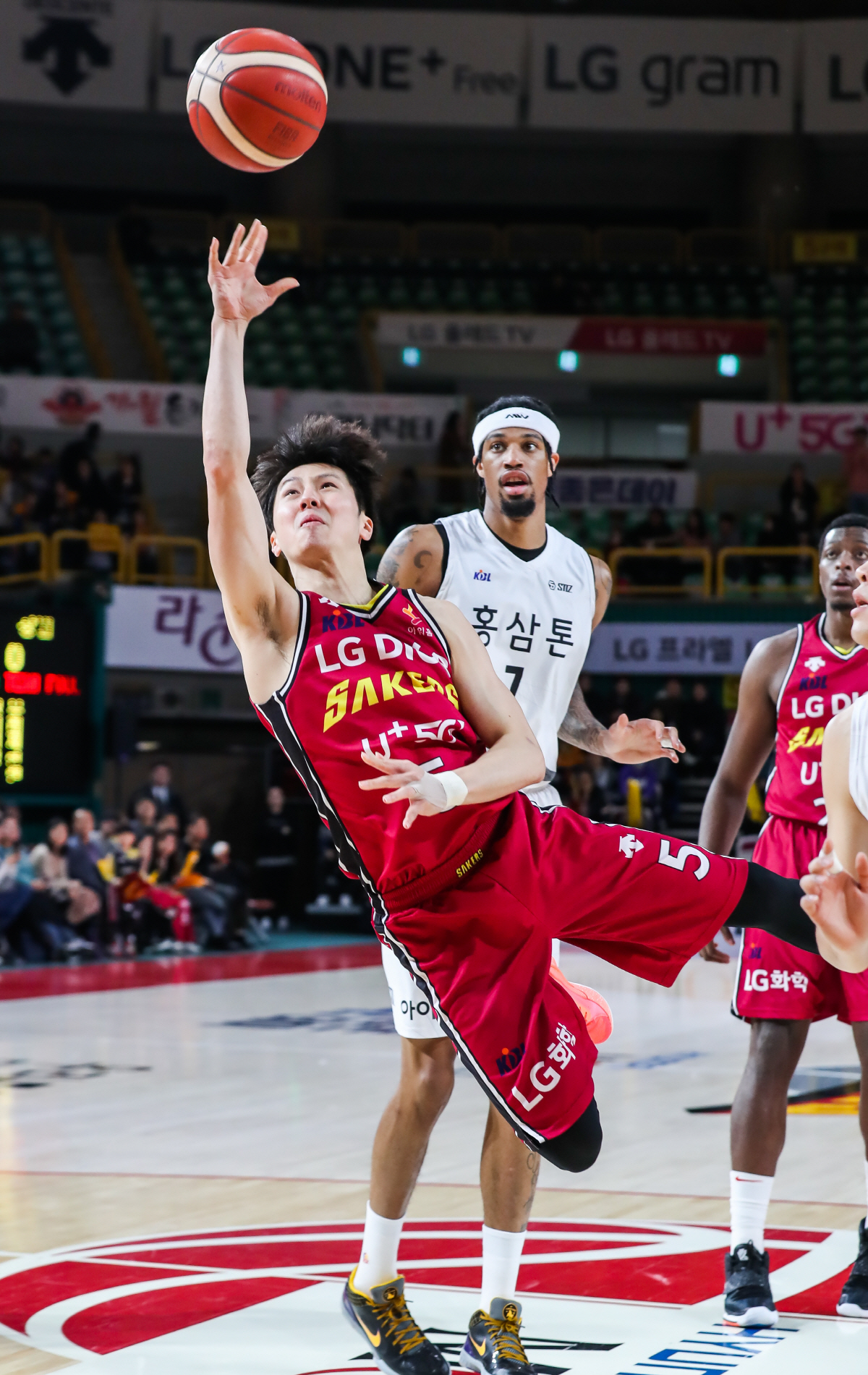 막판에만 명품 접전? 알맹이 없었던 KGC-LG전