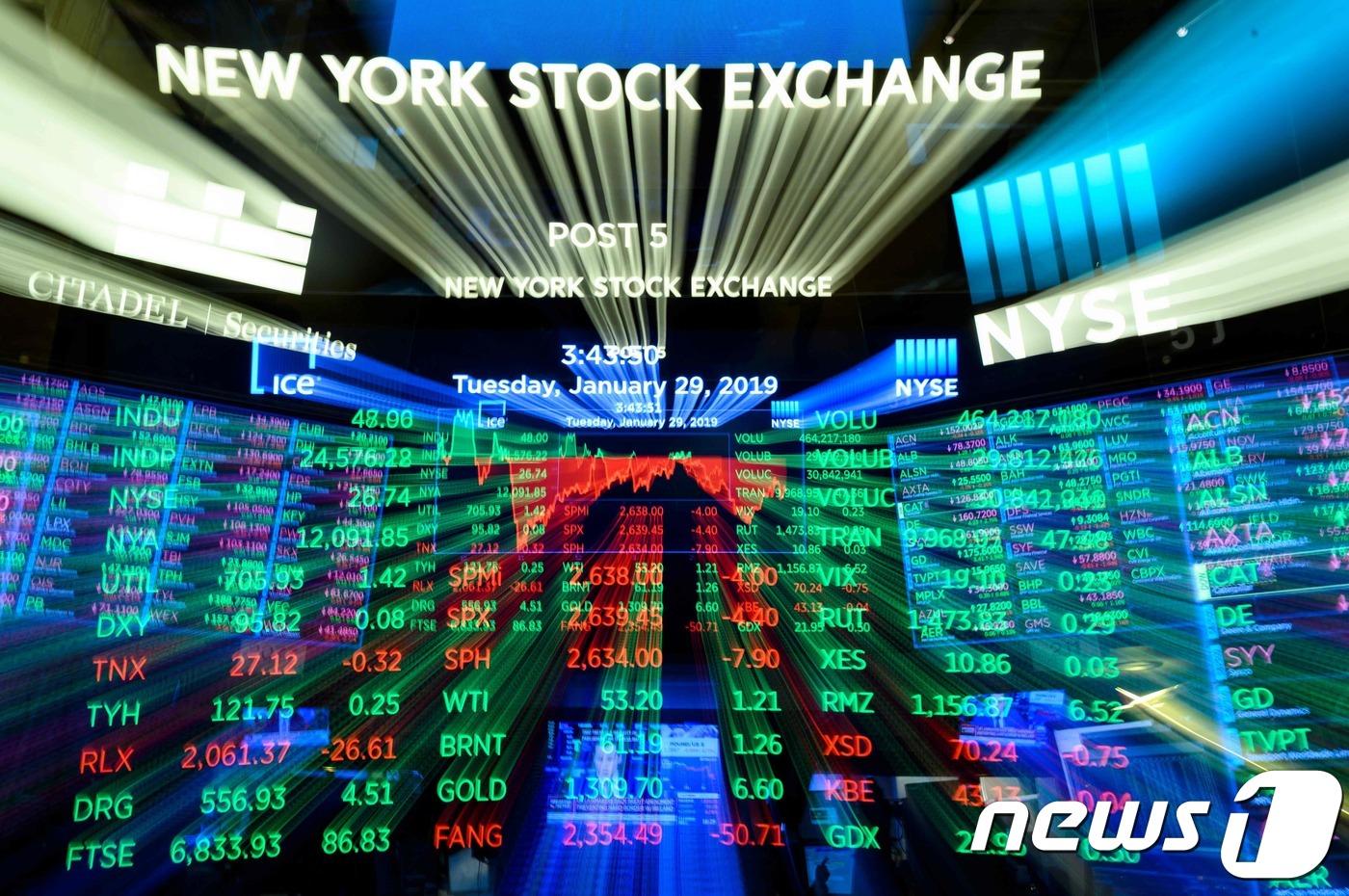 나스닥 첫 9000선 돌파 마감..3대 지수 모두 사상 최고(상보)