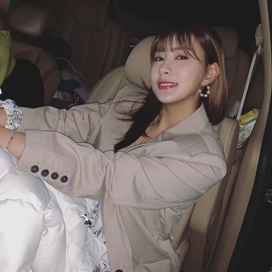 Apink Lantern Captured a Purple Beauty Spout Ha-yeong , Over the Pretty ...