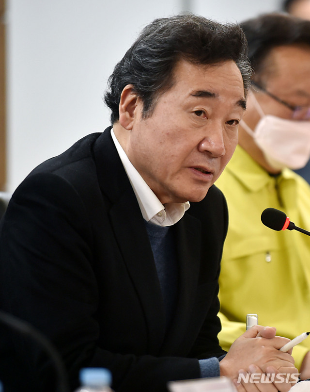 발언하는 이낙연 위원장