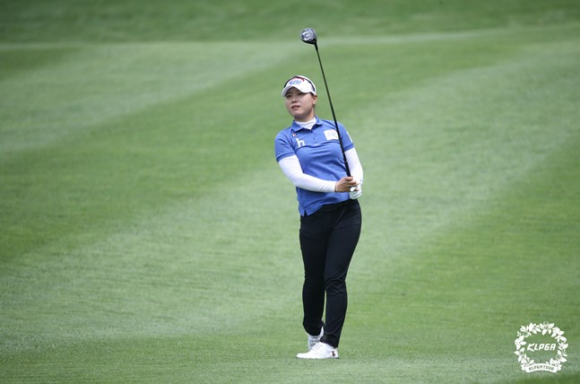 이소미, BC카드·한경 레이디스컵 3R 2타 차 선두 [KLPGA]