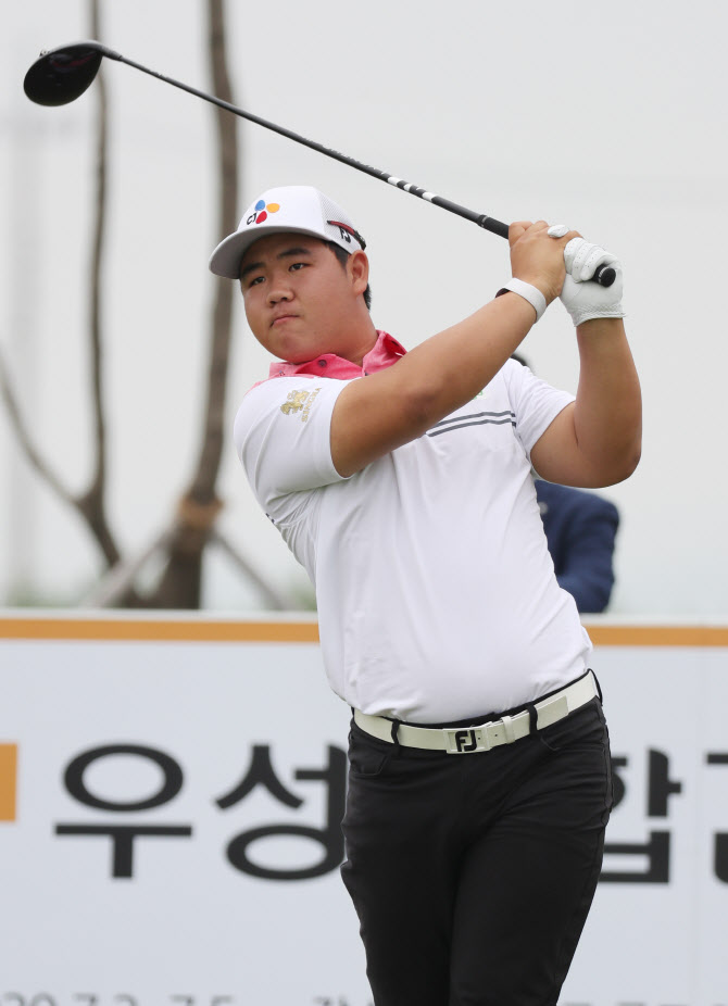"KPGA는 처음이라서.." 18세 김주형, '선행골퍼' 홍상준 떨리는 데뷔전
