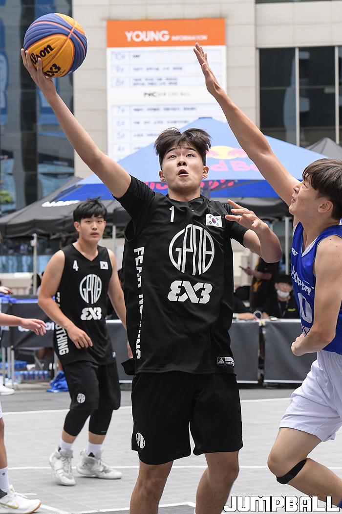 [JB포토] 골밑에서 슛 시도하는 U18 GPNB