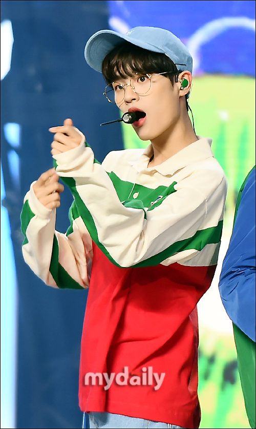 [MD포토] AB6IX 이대휘, '귀엽게 미니하트'