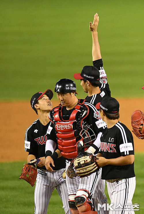 김용의 '날 쳐봐' [MK포토]