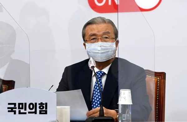 김종인 "秋, 불공정 슈퍼 전파자..최종 종착역은 文대통령"