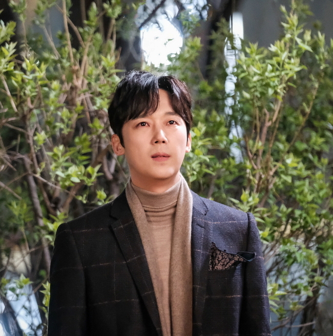 " Penthouse " side " Yoon Jong-hoon , face of the cloth, can be seen ...