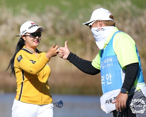 버디 성공을 기뻐하는 김리안 프로 [KLPGA SK네트웍스 클래식]