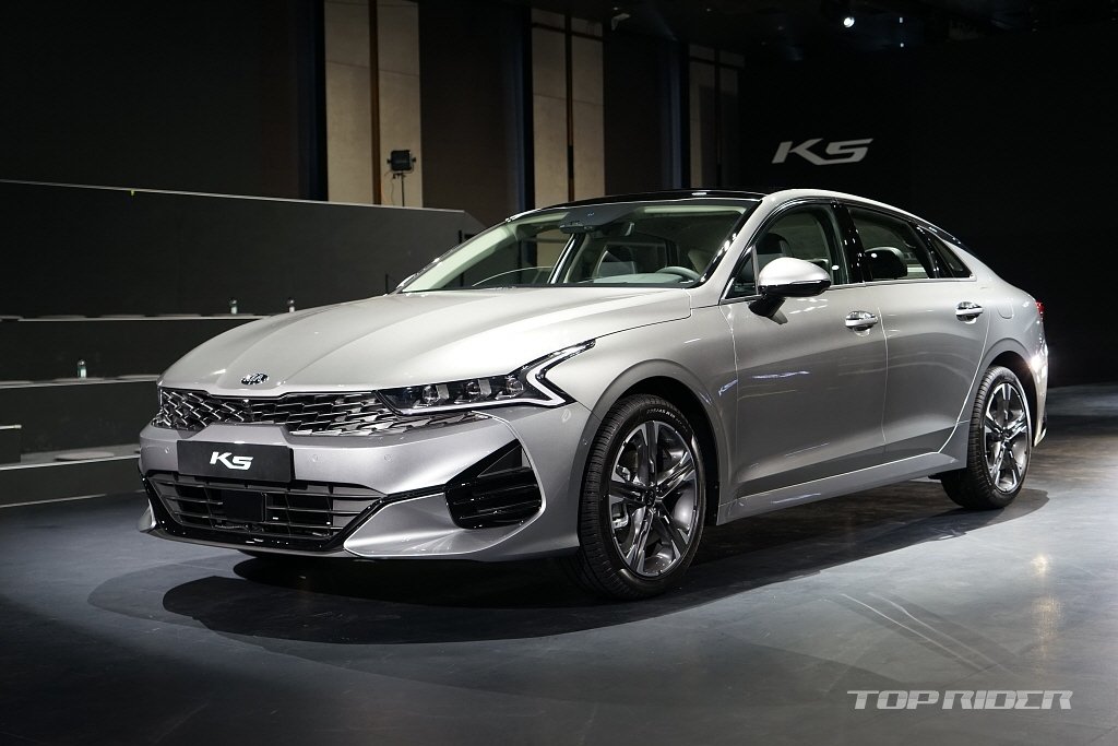 기아차 K5, 10년만에 쏘나타 넘어섰다 | 탑라이더