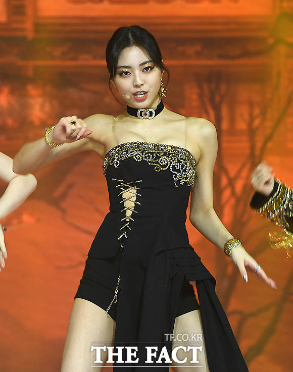 [2020 TMA] ITZY 유나, 깜찍한 손짓