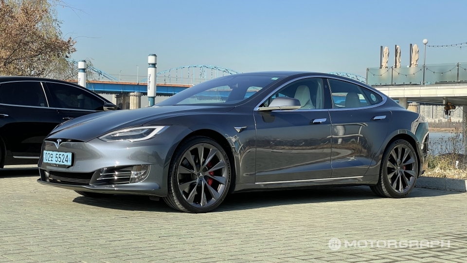 [시승기] 테슬라 모델 S로 1000km 달리기..충전은 몇 번? | 모터그래프