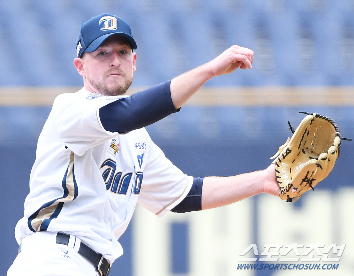 NC 파슨스 '벌써 151km, 파워 넘치는 첫 실전 피칭' [창원 영상]