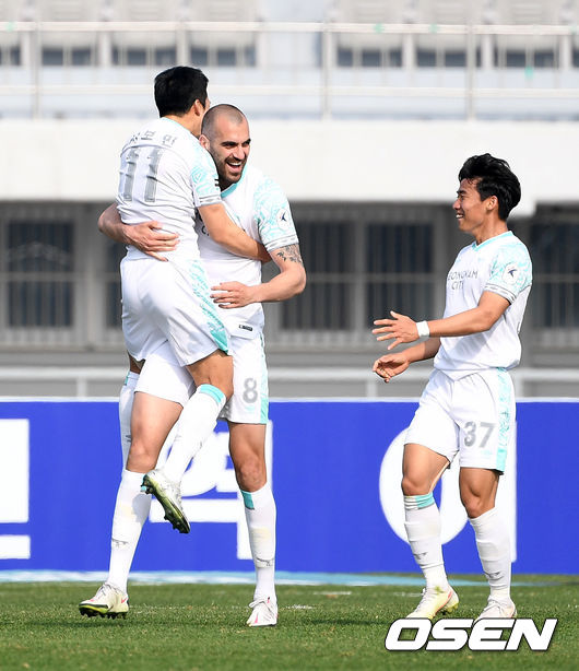 '203cm 폭격기' 뮬리치, K리그1 4R MVP.. K리그2는 윌리안