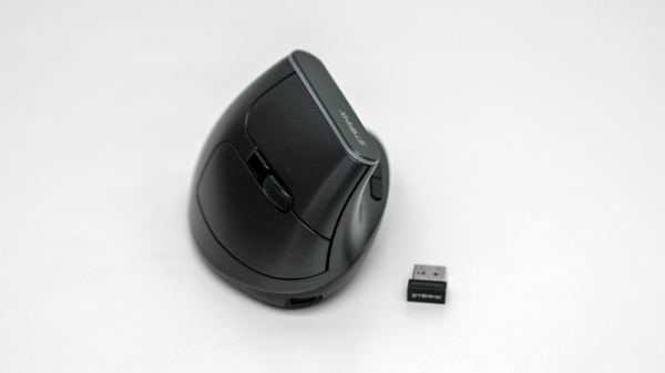 제닉스 STORMX VM2 BT, 통증 예방에 성능까지 챙긴 입문자용 버티컬 마우스