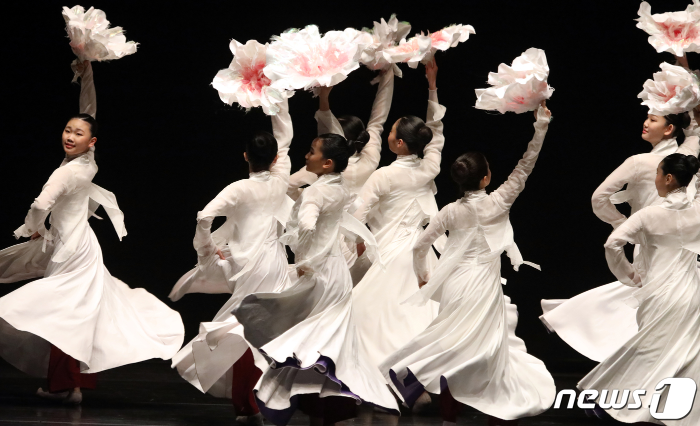 [화보] 구미서 열린 춤사랑전국무용대회..200여 개인·팀 열띤 경연