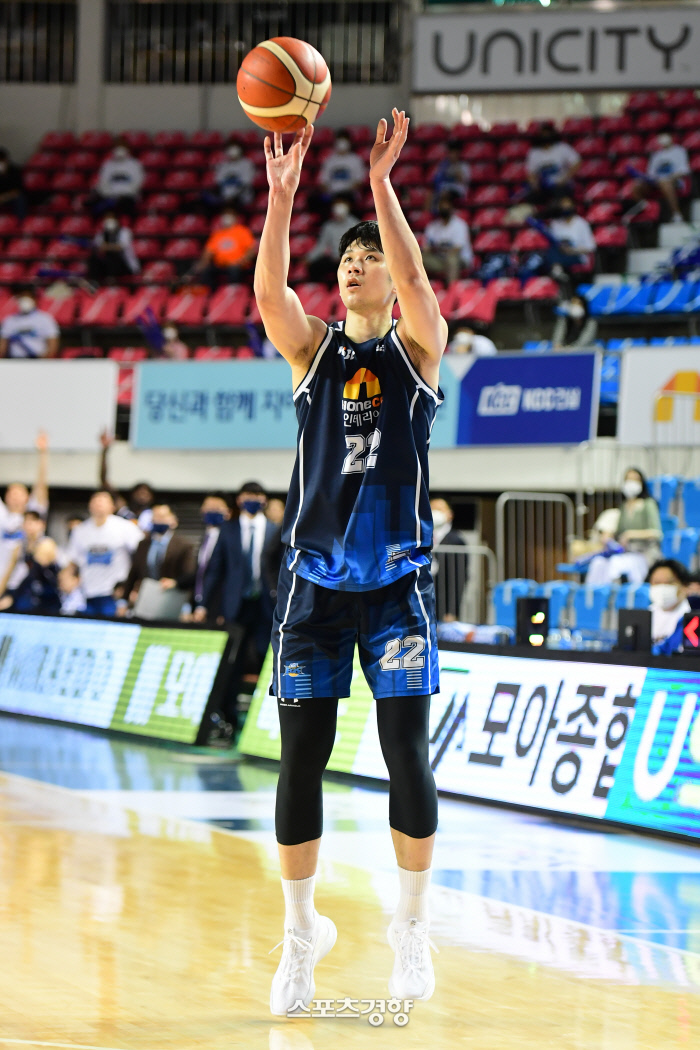 KCC 4강 PO 2연승..챔프전 1승 남았다