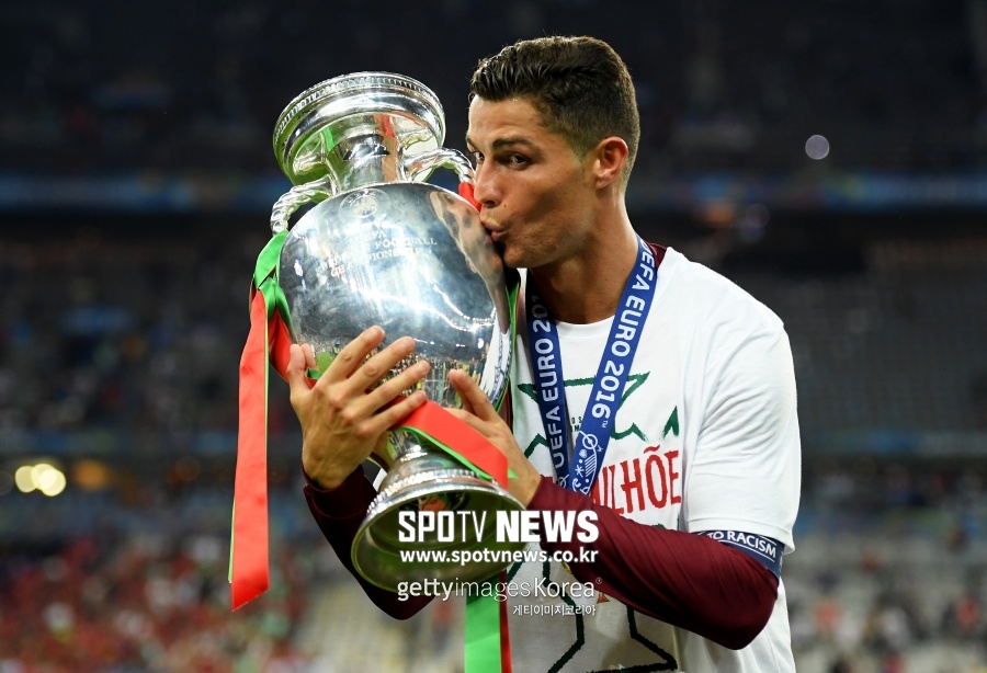 [오피셜] '36세' 호날두, 두 번째 우승 도전..포르투갈 유로 최종 명단