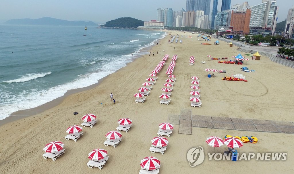 해운대·송정해수욕장 내달 1일 조기 개장파라솔 대여는 불가 