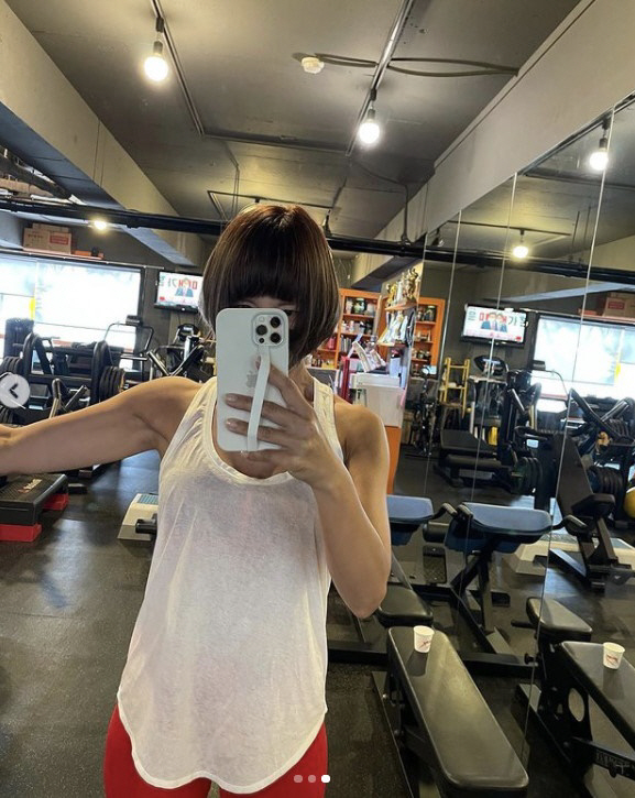 '173cm·56kg' 최은경, 제니 압도하는 '직각어깨'..49세로 절대 안보여