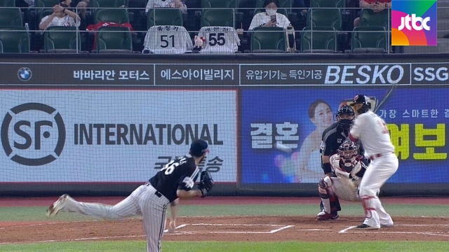 선두 LG, SSG에 역전패..상위 4팀 0.5경기 차