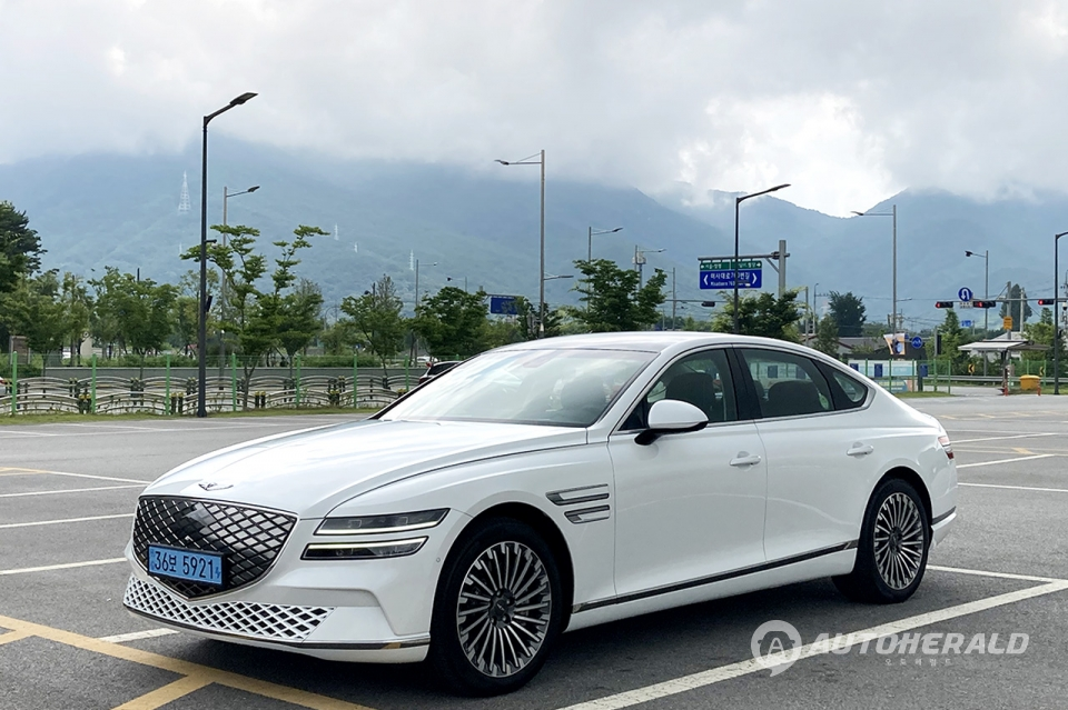 [시승기] 제네시스 eG80 '427km 달리는 최초의 국산 프리미엄 순수전기차' | 오토헤럴드