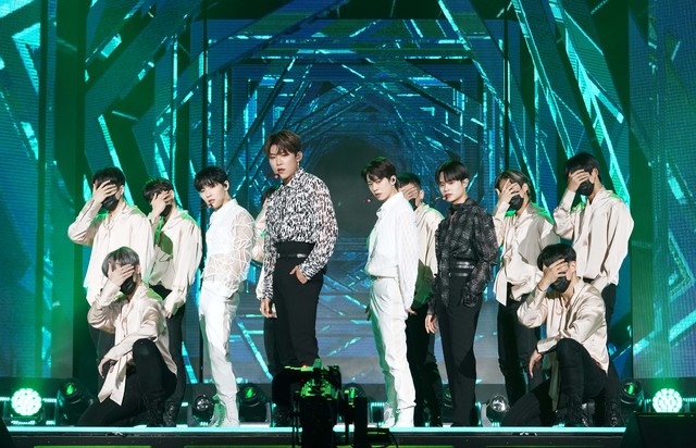 '2021 다시 함께 K-POP 콘서트' 공연하는 AB61X