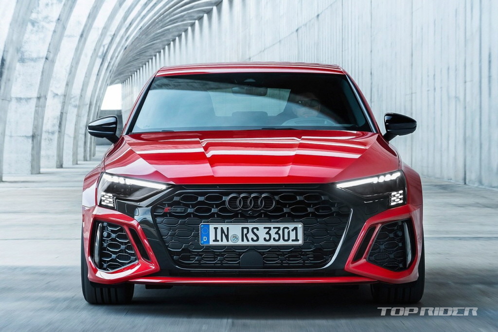 아우디 신형 RS3 공개, 5기통 엔진으로 407마력 발휘 | 탑라이더