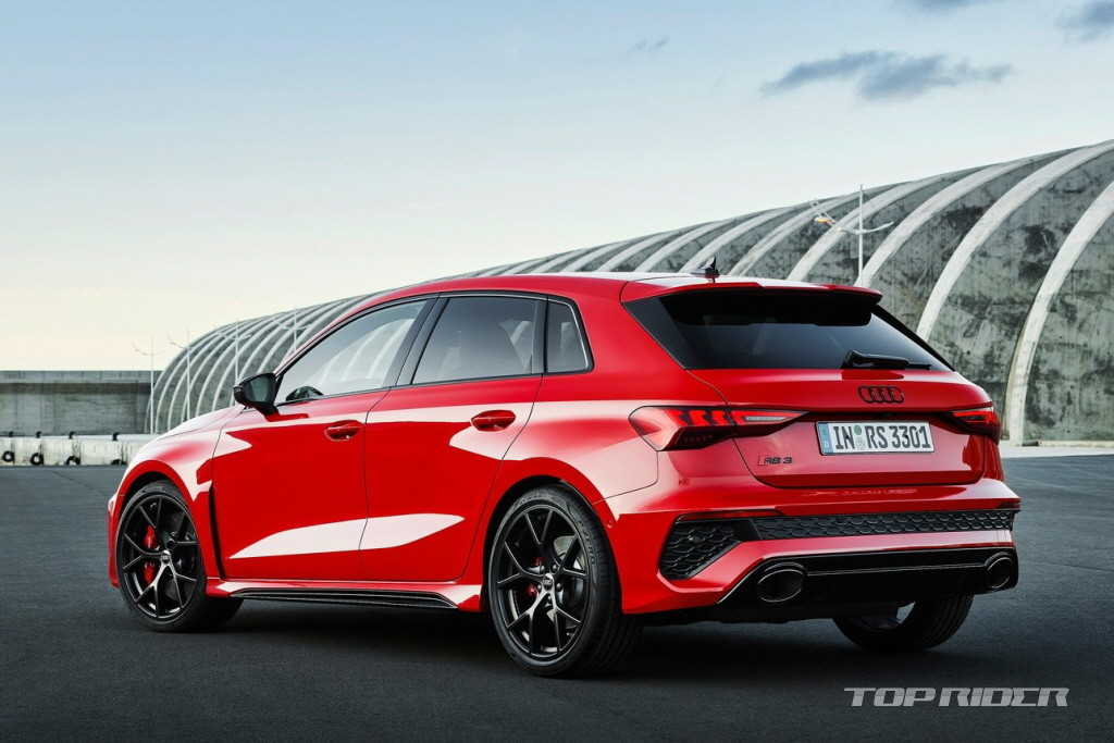 아우디 신형 RS3 공개, 5기통 엔진으로 407마력 발휘 | 탑라이더
