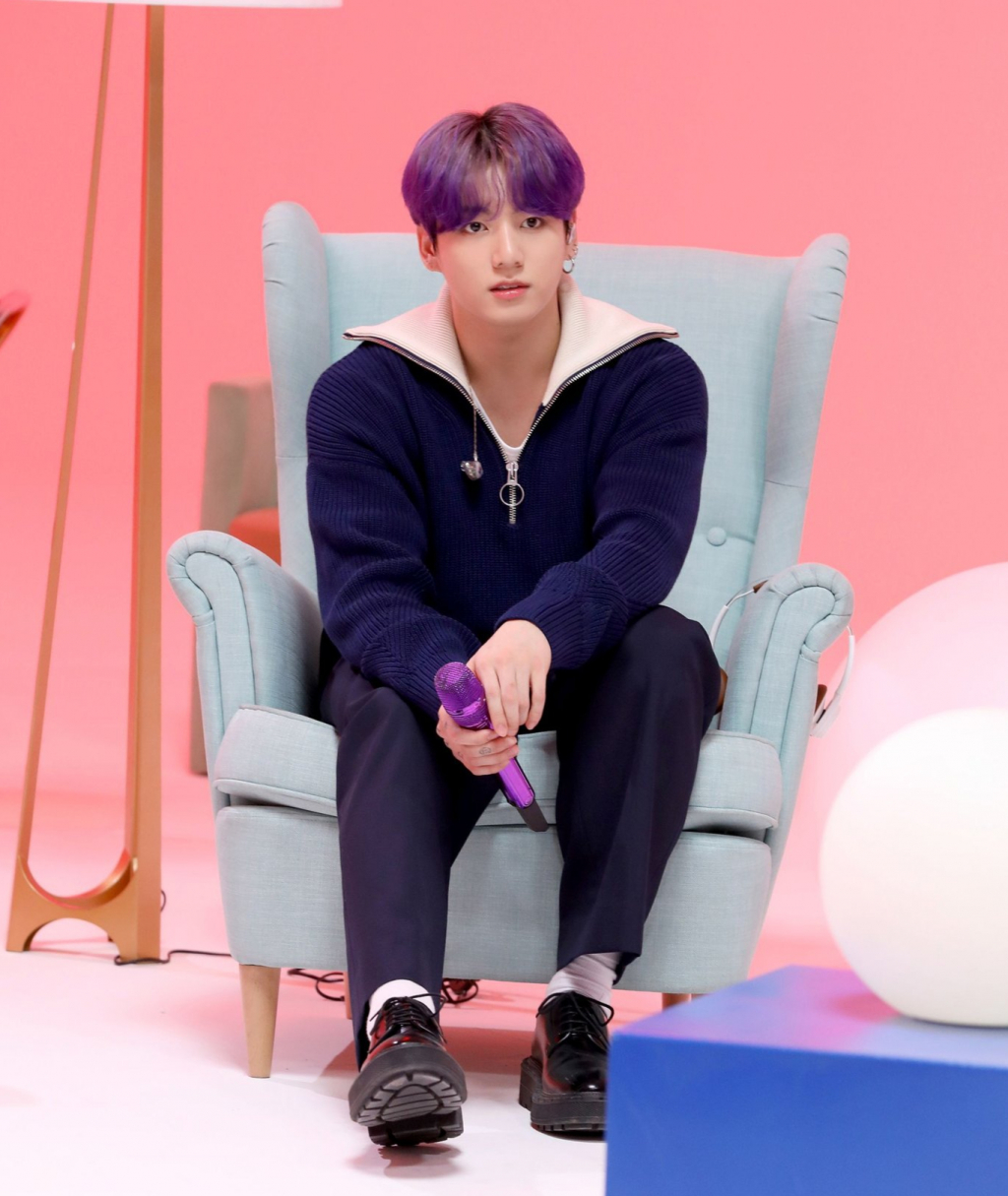 방탄소년단 정국 프로듀싱곡 Love Is Not Over 네팔 아이튠즈 톱송 1위 美아마존 1·2위 역주행 파워