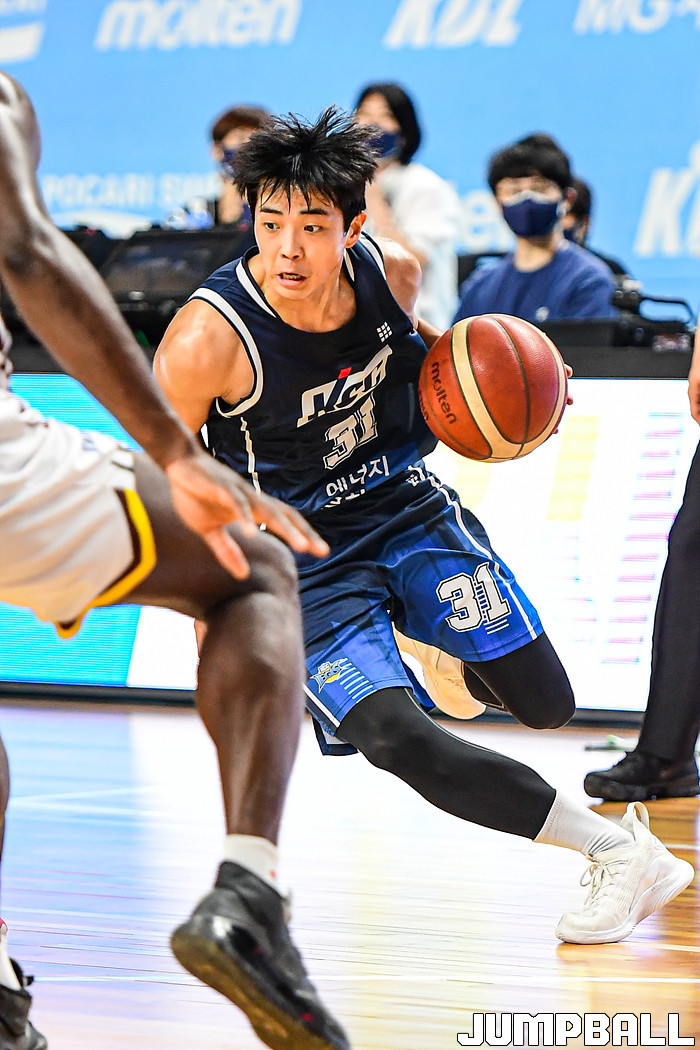 [JB포토] 2021 MG새마을금고 KBL컵대회, KCC 이진욱 '안으로 들어가볼까'
