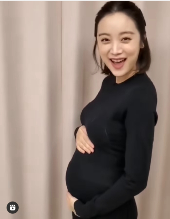 Former Wonder Girls' member Woo Hye-rim announces pregnancy