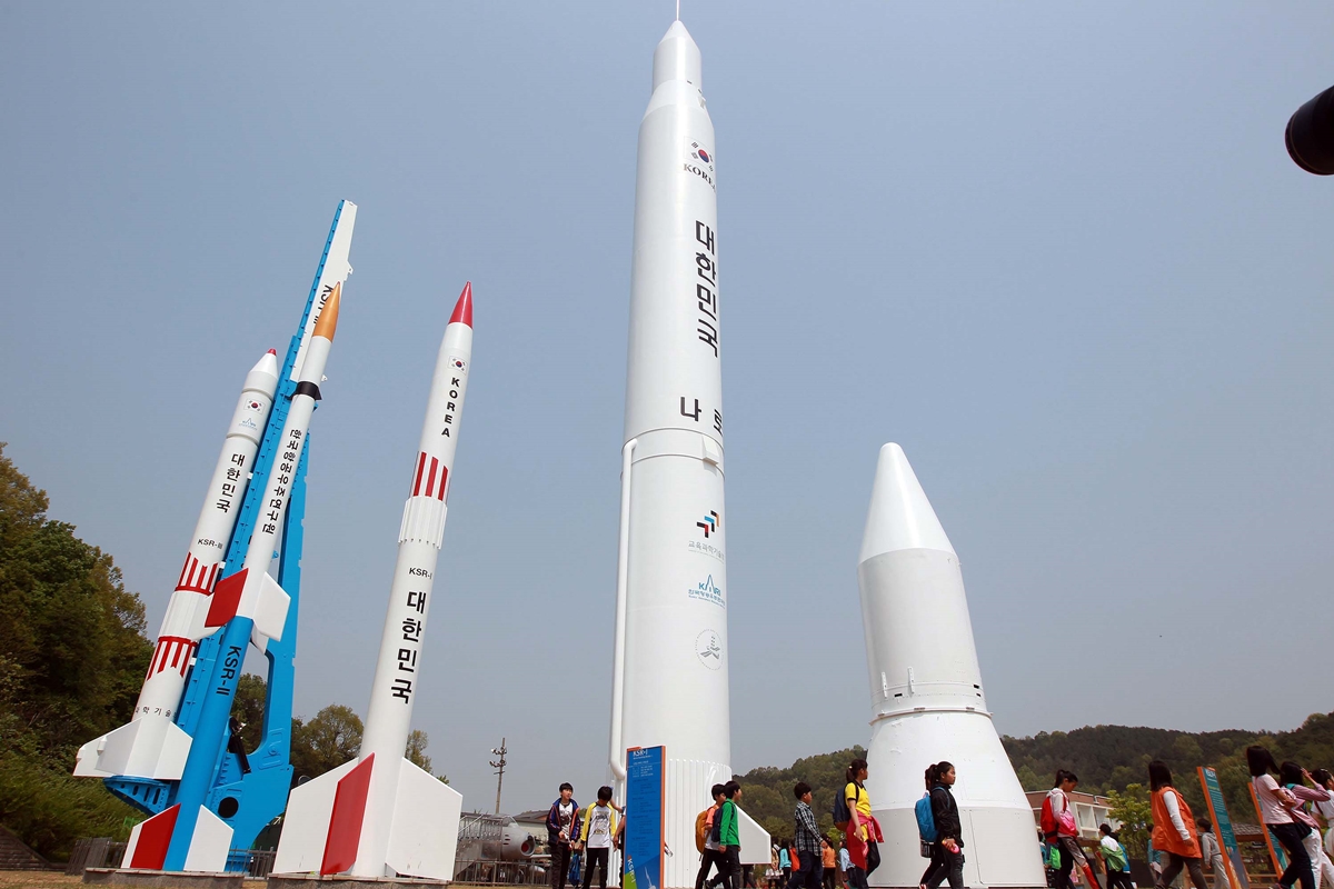 1993년 과학로켓 1호 39km 비행 2013년 첫 국산 발사체 나로호 궤도 진입