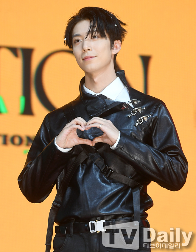[TD포토] SF9 휘영 '짙은 남자의 하트'