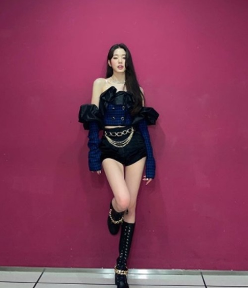 '173cm' 아이브 장원영, 비현실적 비율 자랑 [똑똑SNS]