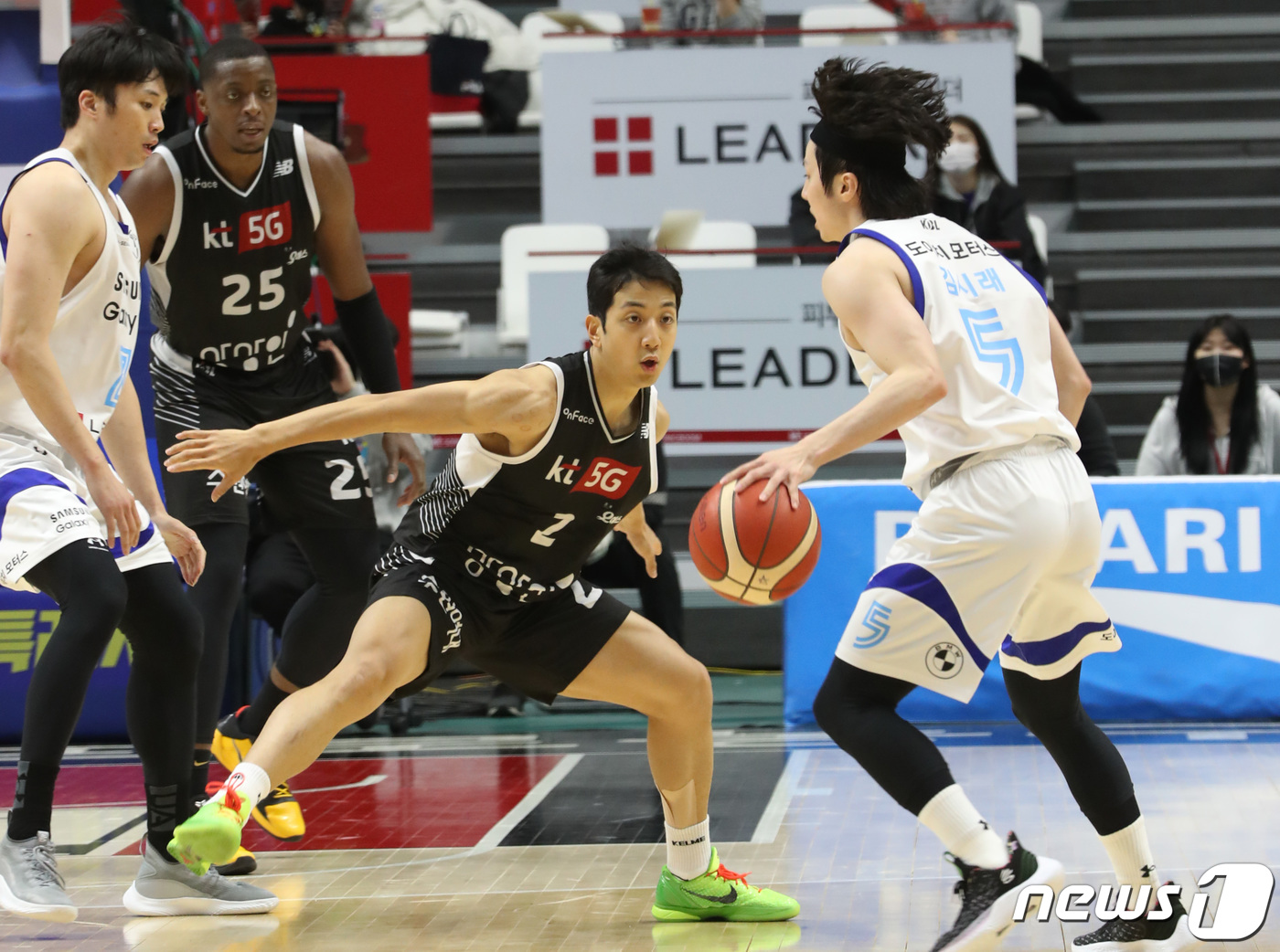 KT‧SK‧KGC, 물고물리는 천적 관계..더욱 치열한 프로농구 선두 경쟁